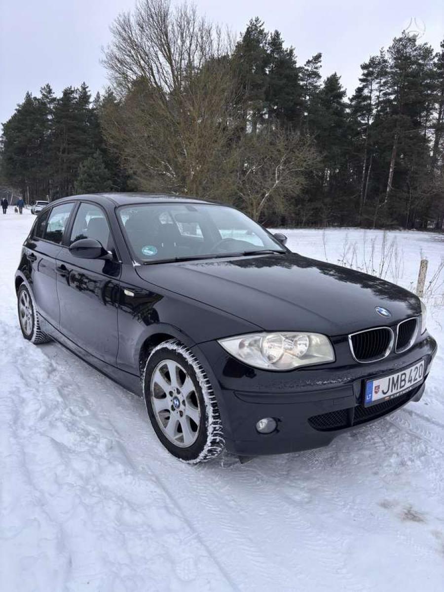 Black BMW 116 2007 in Siauliai, with an engine capacity of 1.60 L and mileage of 378 thousand km for 2900 €, photo 1 on AUTOMOTO.COM.LV