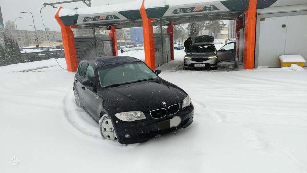 Black BMW 116 2007 in Vilnius, with an engine capacity of 1.60 L and mileage of 250 thousand km for 1499 €, photo 2 on AUTOMOTO.COM.LV