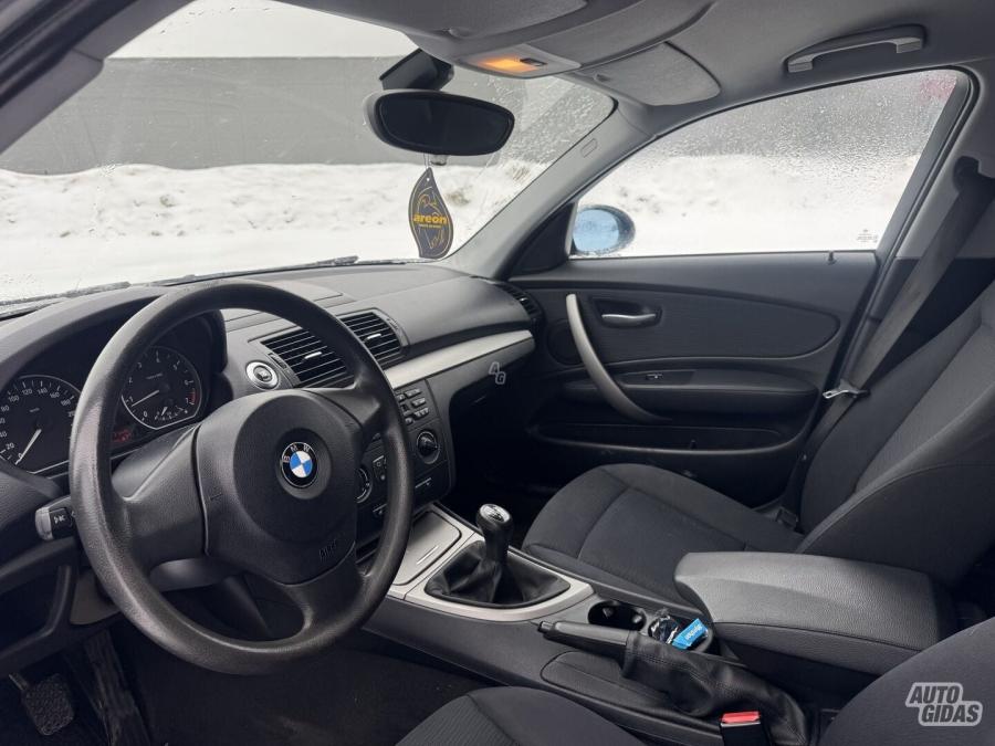 Melns BMW 116 2007 Kauņa, ar dzinēja tilpumu 2.00 L un nobraukumu 240 tūkst. km par 2150 €, foto 5 vietnē AUTOMOTO.COM.LV