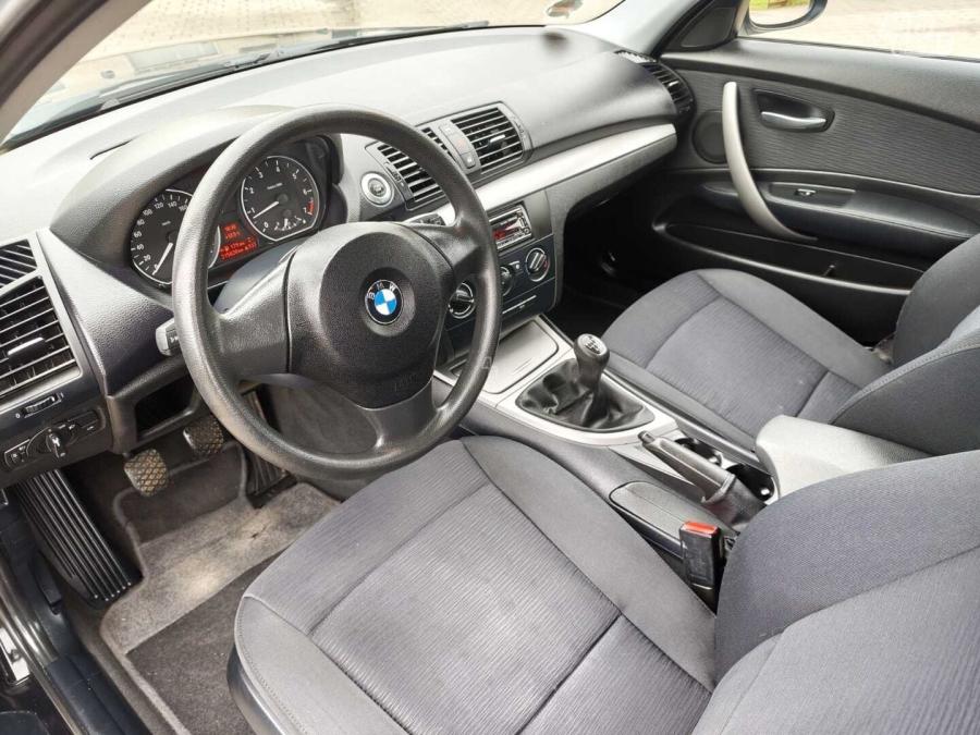 Black BMW 116 2007 in Marijampole, with an engine capacity of 1.60 L and mileage of 215 thousand km for 2650 €, photo 14 on AUTOMOTO.COM.LV