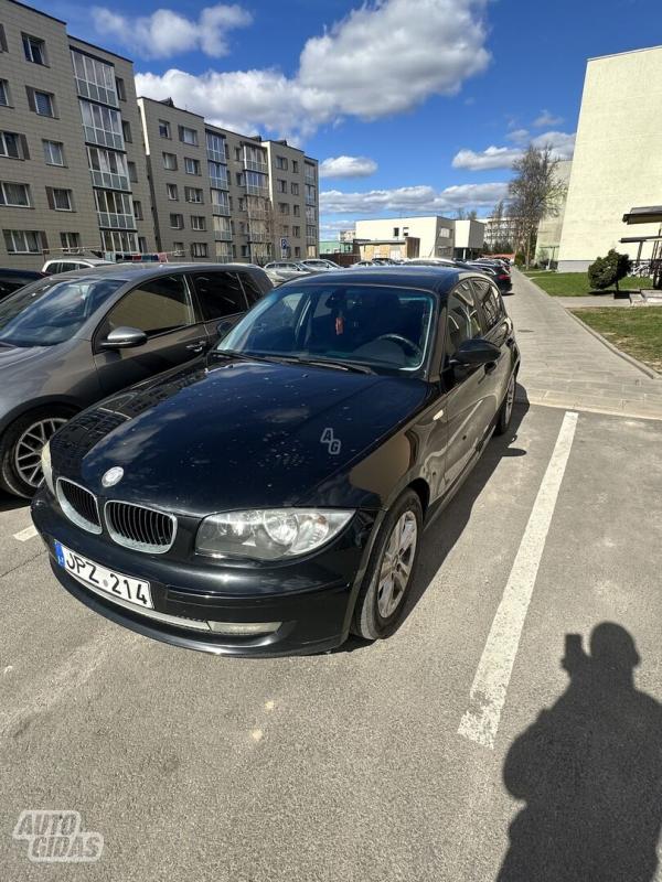 Black BMW 116 2007 in Mazeikiai, with an engine capacity of 1.60 L and mileage of 288 thousand km for 1700 €, photo 1 on AUTOMOTO.COM.LV