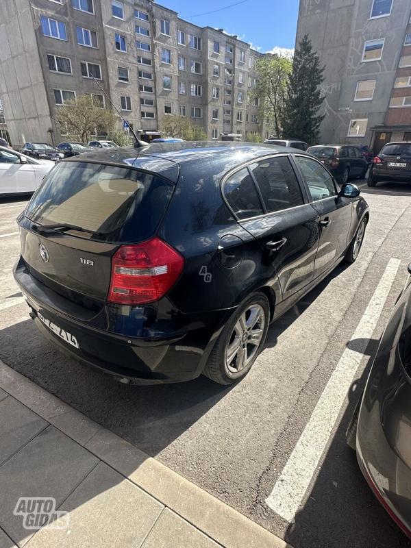 Black BMW 116 2007 in Mazeikiai, with an engine capacity of 1.60 L and mileage of 288 thousand km for 1700 €, photo 2 on AUTOMOTO.COM.LV