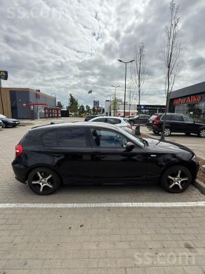 Black BMW 116 2007 in Riga, with an engine capacity of 1.60 L and mileage of 178 thousand km for 2975 €, photo 8 on AUTOMOTO.COM.LV