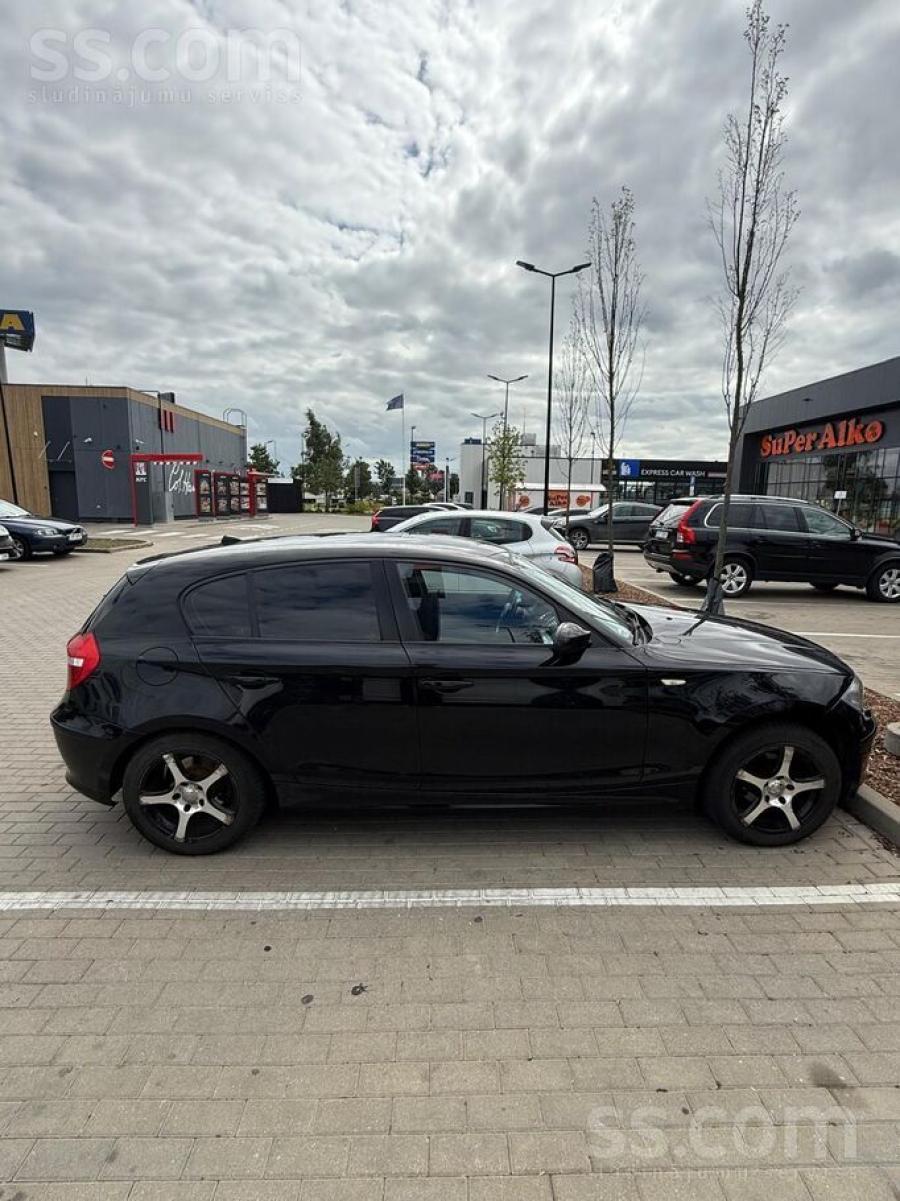 Black BMW 116 2007 in Riga, with an engine capacity of 1.60 L and mileage of 178 thousand km for 2975 €, photo 8 on AUTOMOTO.COM.LV