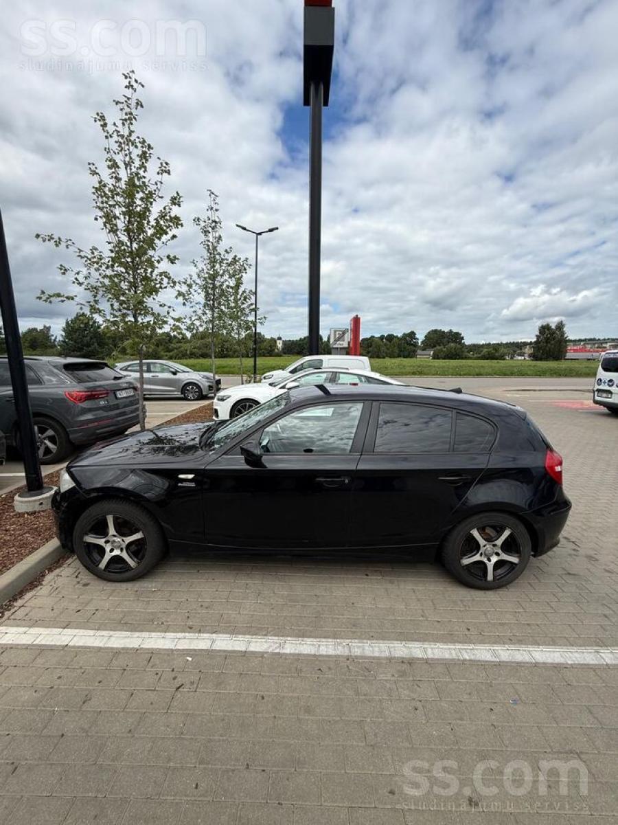 Black BMW 116 2007 in Riga, with an engine capacity of 1.60 L and mileage of 178 thousand km for 2975 €, photo 10 on AUTOMOTO.COM.LV
