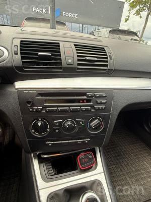 Black BMW 116 2007 in Riga, with an engine capacity of 1.60 L and mileage of 178 thousand km for 2975 €, photo 12 on AUTOMOTO.COM.LV