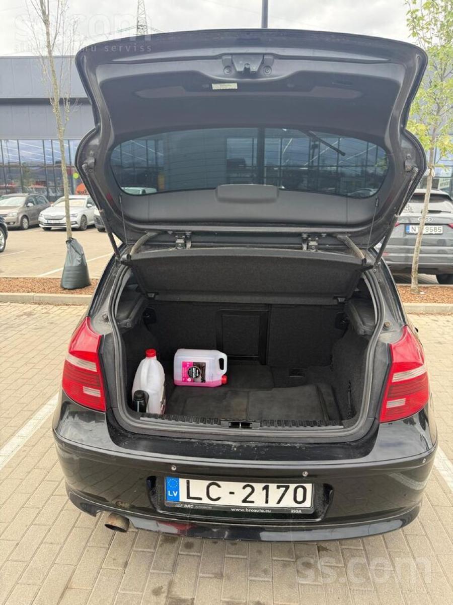 Black BMW 116 2007 in Riga, with an engine capacity of 1.60 L and mileage of 178 thousand km for 2975 €, photo 15 on AUTOMOTO.COM.LV