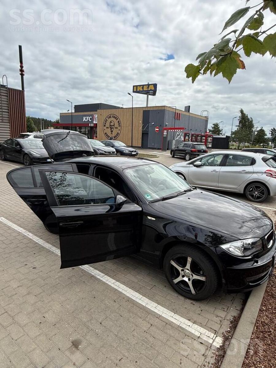 Black BMW 116 2007 in Riga, with an engine capacity of 1.60 L and mileage of 178 thousand km for 2975 €, photo 16 on AUTOMOTO.COM.LV