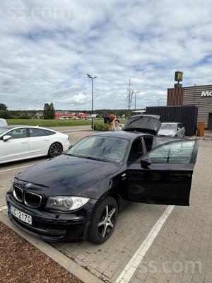 Black BMW 116 2007 in Riga, with an engine capacity of 1.60 L and mileage of 178 thousand km for 2975 €, photo 17 on AUTOMOTO.COM.LV
