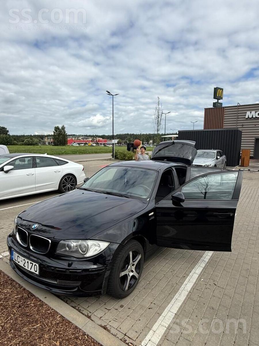 Black BMW 116 2007 in Riga, with an engine capacity of 1.60 L and mileage of 178 thousand km for 2975 €, photo 17 on AUTOMOTO.COM.LV