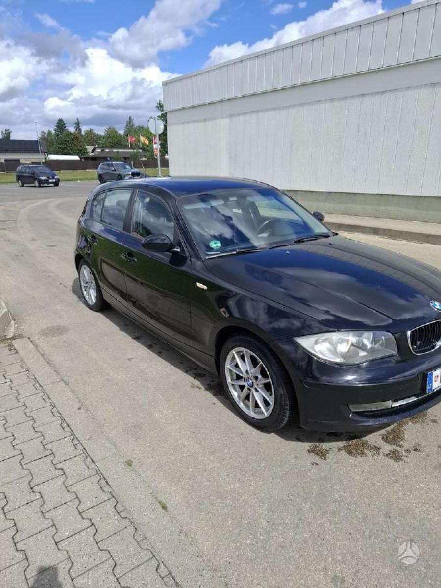 Melns BMW 116 2007 Panevēža, ar dzinēja tilpumu 1.60 L un nobraukumu 275 tūkst. km par 1950 €, foto 1 vietnē AUTOMOTO.COM.LV