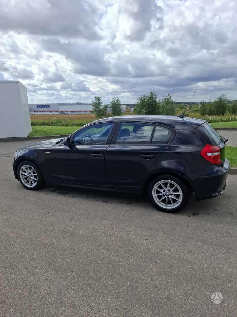 Melns BMW 116 2007 Panevēža, ar dzinēja tilpumu 1.60 L un nobraukumu 275 tūkst. km par 1950 €, foto 3 vietnē AUTOMOTO.COM.LV