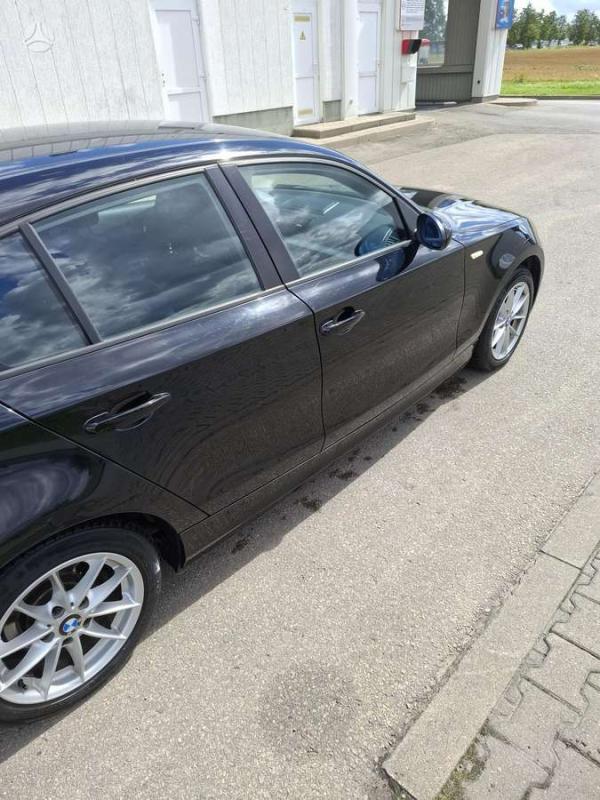 BMW 116 2007 Panevēža vietnē Melns BMW 116 2007 Panevēža, ar dzinēja tilpumu 1.60 L un nobraukumu 275 tūkst. km par 1950 €, foto 4 vietnē AUTOMOTO.COM.LV