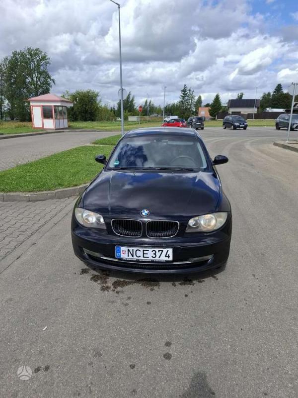 BMW 116 2007 Panevēža vietnē Melns BMW 116 2007 Panevēža, ar dzinēja tilpumu 1.60 L un nobraukumu 275 tūkst. km par 1950 €, foto 5 vietnē AUTOMOTO.COM.LV