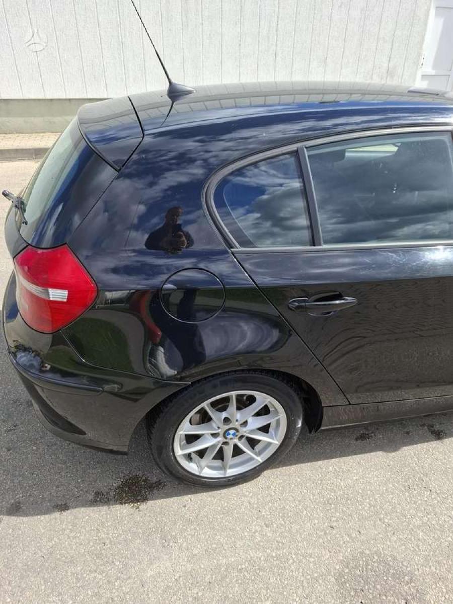 Melns BMW 116 2007 Panevēža, ar dzinēja tilpumu 1.60 L un nobraukumu 275 tūkst. km par 1950 €, foto 8 vietnē AUTOMOTO.COM.LV