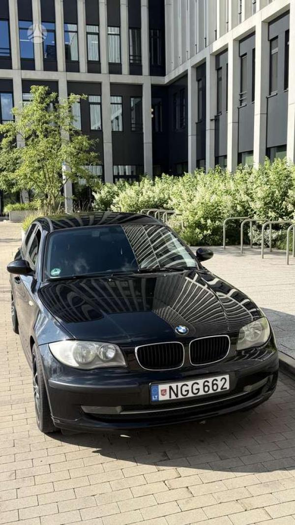 BMW 116 2007 Viļņa vietnē Melns BMW 116 2007 Viļņa, ar dzinēja tilpumu 1.60 L un nobraukumu 205 tūkst. km par 2000 €, foto 4 vietnē AUTOMOTO.COM.LV