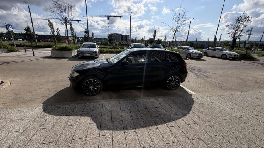 Black BMW 116 2007 in Vilnius, with an engine capacity of 1.60 L and mileage of 205 thousand km for 2000 €, photo 5 on AUTOMOTO.COM.LV