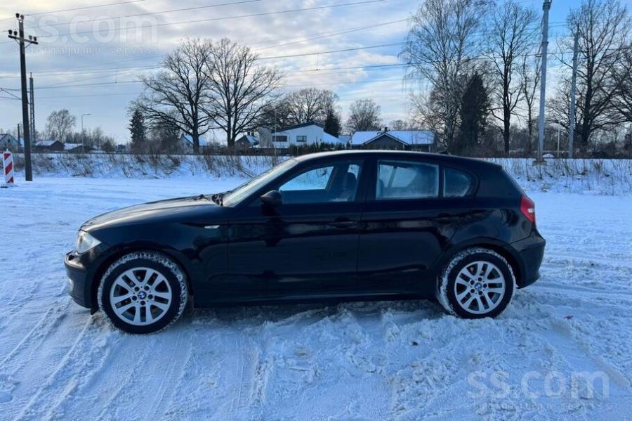 Black BMW 116 2008 in Riga, with an engine capacity of 1.60 L and mileage of 300 thousand km for 3550 €, photo 8 on AUTOMOTO.COM.LV