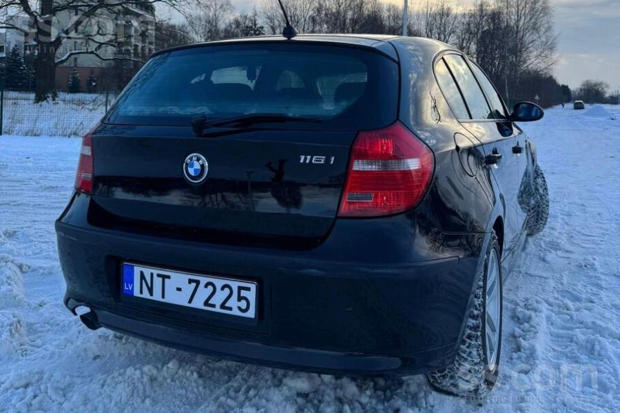 Black BMW 116 2008 in Riga, with an engine capacity of 1.60 L and mileage of 300 thousand km for 3550 €, photo 9 on AUTOMOTO.COM.LV