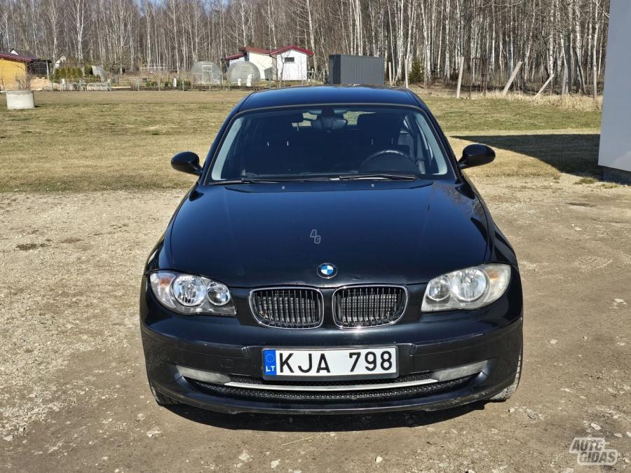 Black BMW 116 2008 in Siauliai, with an engine capacity of 1.60 L and mileage of 217 thousand km for 1550 €, photo 2 on AUTOMOTO.COM.LV