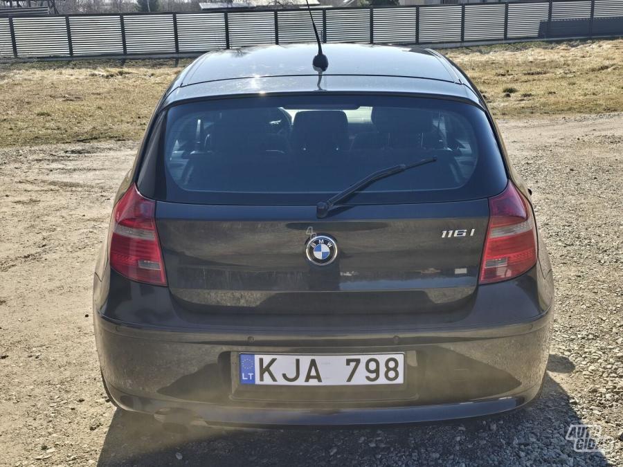 Black BMW 116 2008 in Siauliai, with an engine capacity of 1.60 L and mileage of 217 thousand km for 1550 €, photo 5 on AUTOMOTO.COM.LV