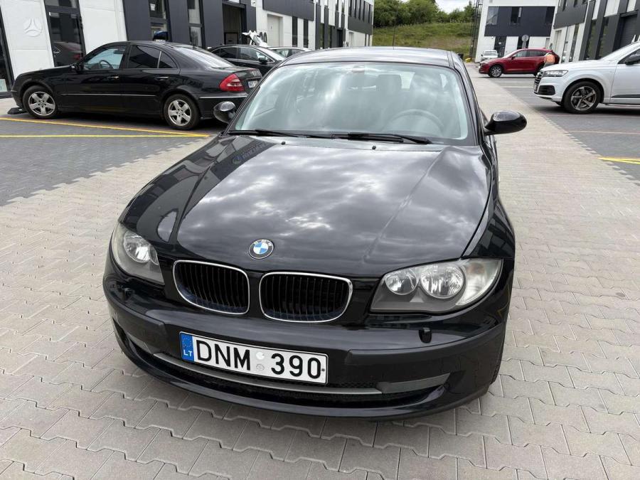 Melns BMW 116 2008 Viļņa, ar dzinēja tilpumu 1.60 L un nobraukumu 123 tūkst. km par 1900 €, foto 3 vietnē AUTOMOTO.COM.LV
