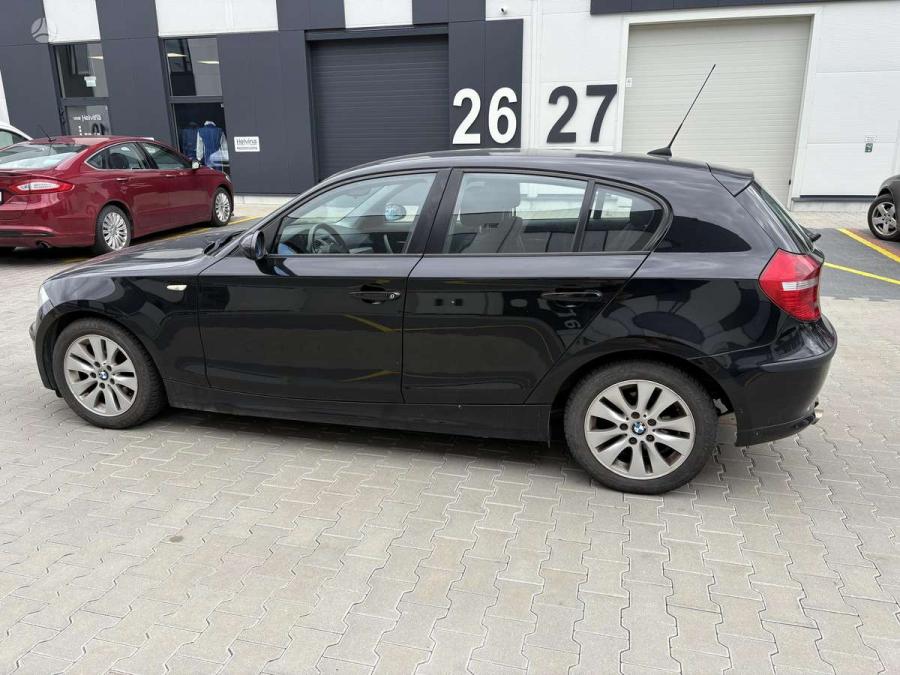 Melns BMW 116 2008 Viļņa, ar dzinēja tilpumu 1.60 L un nobraukumu 123 tūkst. km par 1900 €, foto 9 vietnē AUTOMOTO.COM.LV