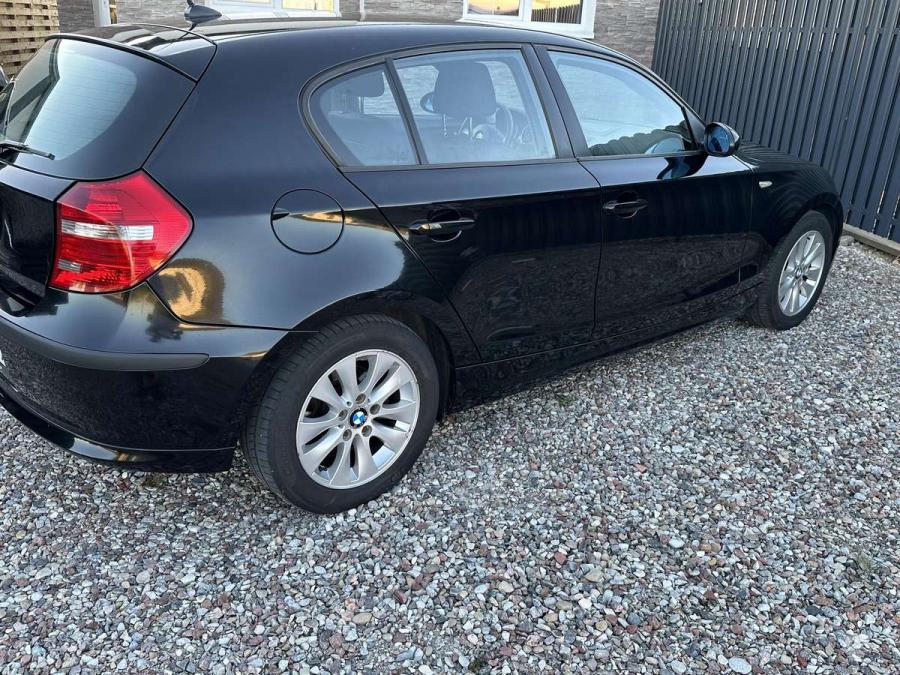 Black BMW 116 2008 in Klaipeda, with an engine capacity of 1.60 L and mileage of 215 thousand km for 1600 €, photo 4 on AUTOMOTO.COM.LV