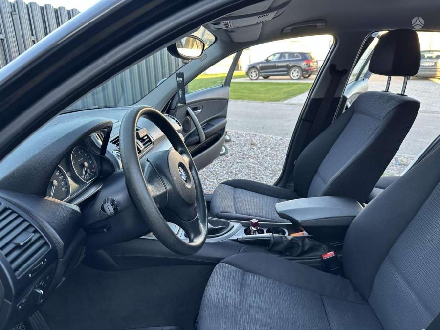 Black BMW 116 2008 in Klaipeda, with an engine capacity of 1.60 L and mileage of 215 thousand km for 1600 €, photo 8 on AUTOMOTO.COM.LV