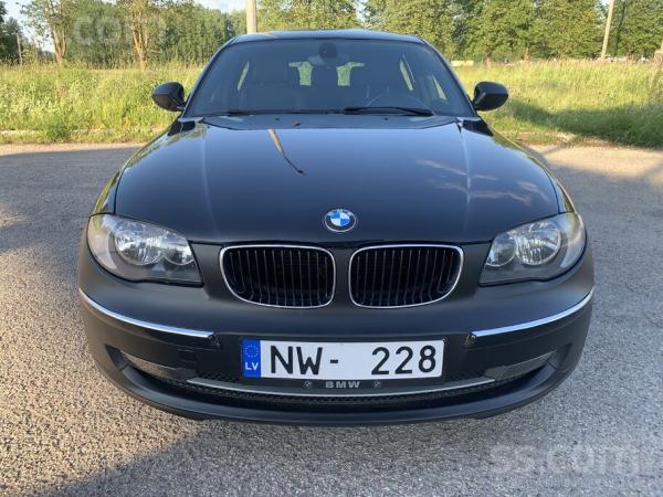 Black BMW 116 2009 in Ogre, with an engine capacity of 2.00 L and mileage of 108 thousand km for 2670 €, photo 2 on AUTOMOTO.COM.LV