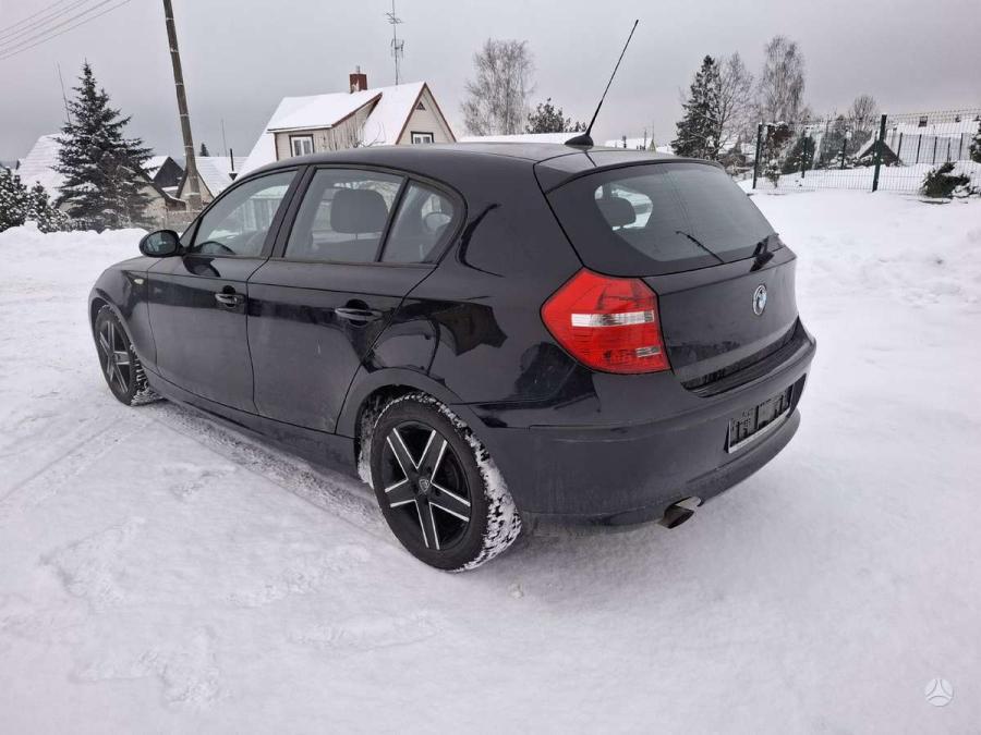 Melns BMW 116 2009 Rokiškis, ar dzinēja tilpumu 1.60 L un nobraukumu 230 tūkst. km par 1900 €, foto 4 vietnē AUTOMOTO.COM.LV