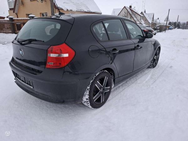 Black BMW 116 2009 in Rokiskis, with an engine capacity of 1.60 L and mileage of 230 thousand km for 1900 €, photo 6 on AUTOMOTO.COM.LV