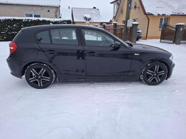 Black BMW 116 2009 in Rokiskis, with an engine capacity of 1.60 L and mileage of 230 thousand km for 1900 €, photo 7 on AUTOMOTO.COM.LV