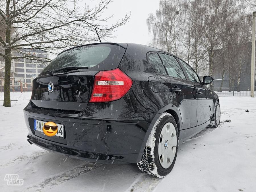 Black BMW 116 2009 in Kaunas, with an engine capacity of 2.00 L and mileage of 209 thousand km for 3650 €, photo 4 on AUTOMOTO.COM.LV