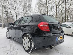 Black BMW 116 2009 in Kaunas, with an engine capacity of 2.00 L and mileage of 209 thousand km for 3650 €, photo 6 on AUTOMOTO.COM.LV