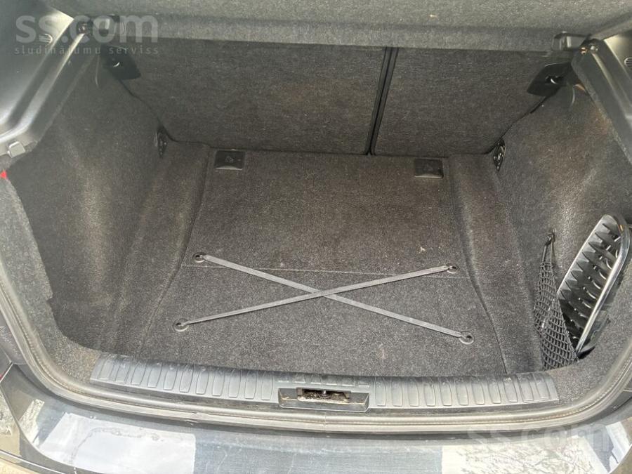 Black BMW 116 2009 in Liepaja, with an engine capacity of 2.00 L and mileage of 178 thousand km for 2200 €, photo 7 on AUTOMOTO.COM.LV