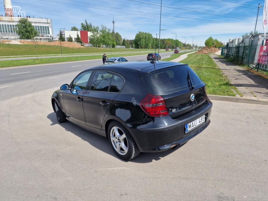 Black BMW 116 2009 in Kaunas, with an engine capacity of 1.60 L and mileage of 203 thousand km for 2900 €, photo 9 on AUTOMOTO.COM.LV