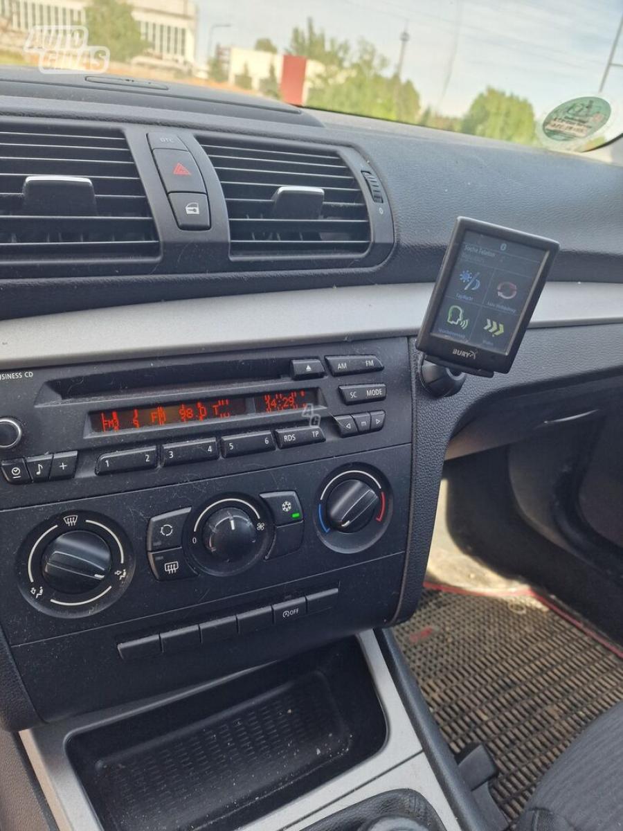 Black BMW 116 2009 in Kaunas, with an engine capacity of 1.60 L and mileage of 203 thousand km for 2900 €, photo 18 on AUTOMOTO.COM.LV