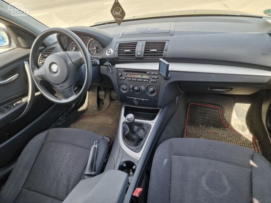 Black BMW 116 2009 in Kaunas, with an engine capacity of 1.60 L and mileage of 203 thousand km for 2900 €, photo 19 on AUTOMOTO.COM.LV