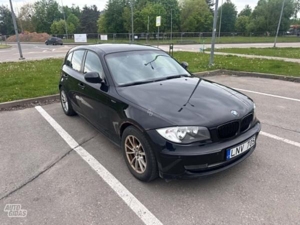 Black BMW 116 2009 in Kaunas, with an engine capacity of 2.00 L and mileage of 299 thousand km for 2200 €, photo 1 on AUTOMOTO.COM.LV