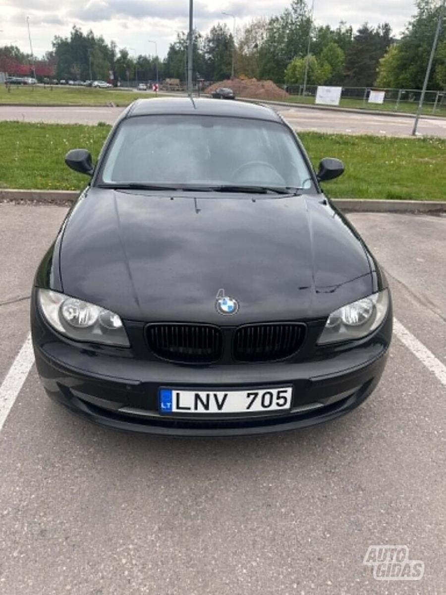 Black BMW 116 2009 in Kaunas, with an engine capacity of 2.00 L and mileage of 299 thousand km for 2200 €, photo 3 on AUTOMOTO.COM.LV
