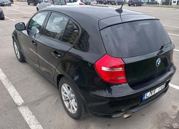 Black BMW 116 2009 in Kaunas, with an engine capacity of 2.00 L and mileage of 299 thousand km for 2200 €, photo 3 on AUTOMOTO.COM.LV