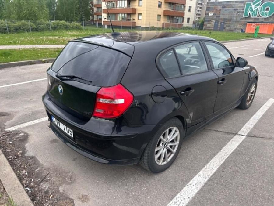 Black BMW 116 2009 in Kaunas, with an engine capacity of 2.00 L and mileage of 299 thousand km for 2200 €, photo 5 on AUTOMOTO.COM.LV