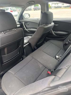Black BMW 116 2009 in Kaunas, with an engine capacity of 2.00 L and mileage of 299 thousand km for 2200 €, photo 8 on AUTOMOTO.COM.LV