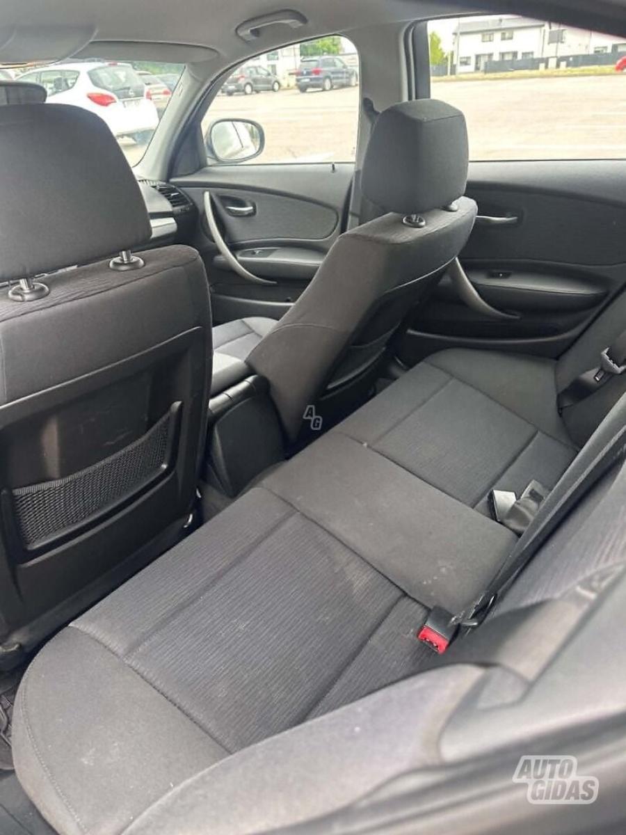 Black BMW 116 2009 in Kaunas, with an engine capacity of 2.00 L and mileage of 299 thousand km for 2200 €, photo 8 on AUTOMOTO.COM.LV