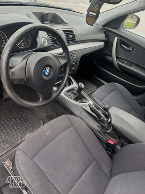 Black BMW 116 2009 in Kaunas, with an engine capacity of 2.00 L and mileage of 299 thousand km for 2200 €, photo 10 on AUTOMOTO.COM.LV
