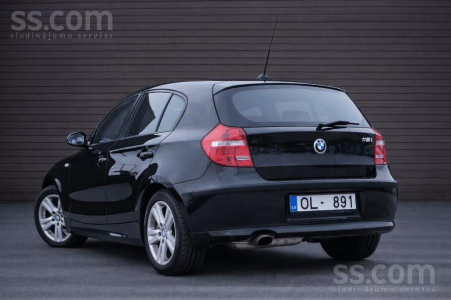 Black BMW 116 2009 in Riga, with an engine capacity of 1.60 L and mileage of 187 thousand km for 4790 €, photo 5 on AUTOMOTO.COM.LV