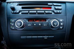 Black BMW 116 2009 in Riga, with an engine capacity of 1.60 L and mileage of 187 thousand km for 4790 €, photo 7 on AUTOMOTO.COM.LV