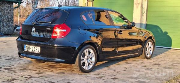 Black BMW 116 2009 in Jelgava, with an engine capacity of 1.60 L and mileage of 151 thousand km for 3299 €, photo 3 on AUTOMOTO.COM.LV