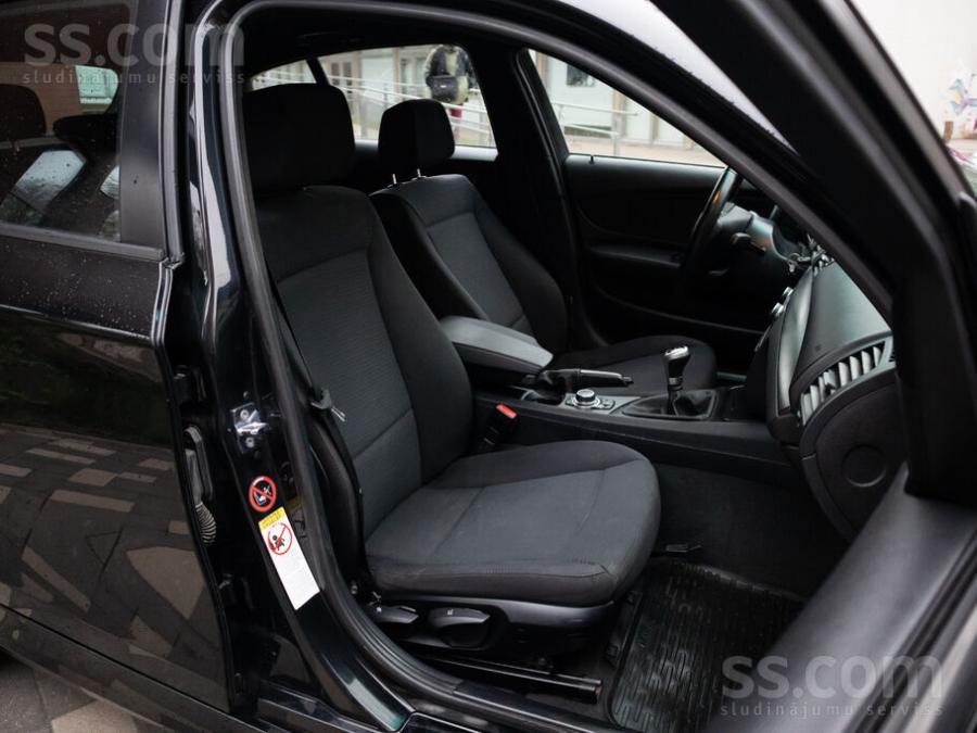 Black BMW 116 2009 in Liepaja, with an engine capacity of 2.00 L and mileage of 178 thousand km for 2500 €, photo 13 on AUTOMOTO.COM.LV